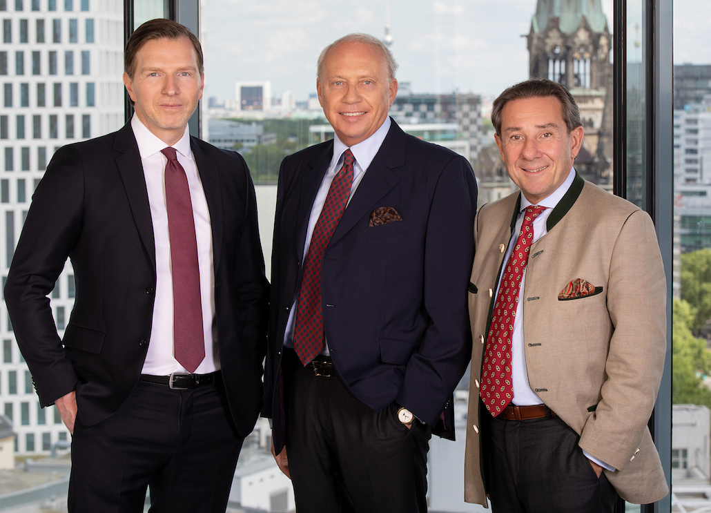 Architekturblatt - von links nach rechts: Vorstand Daniel Herrmann, Dr ...